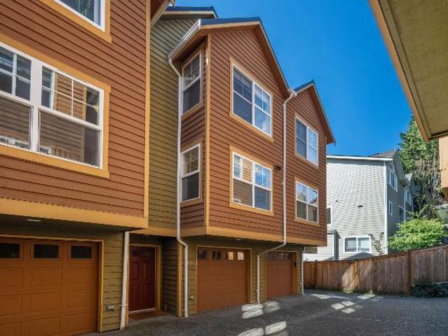 3 Br, 3 bath, Townhouse/Brownstone/RowHouse 931 N 35th St