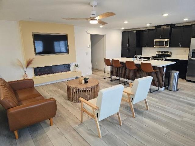 3 Br, 3 bath, Townhouse/Brownstone/RowHouse 9489 Sky Pointe Drive