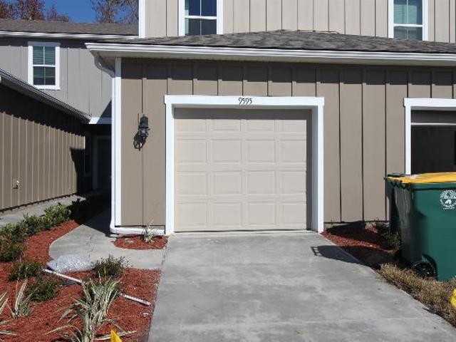 3 Br, 3 bath, Townhouse/Brownstone/RowHouse 9595 Star Drive