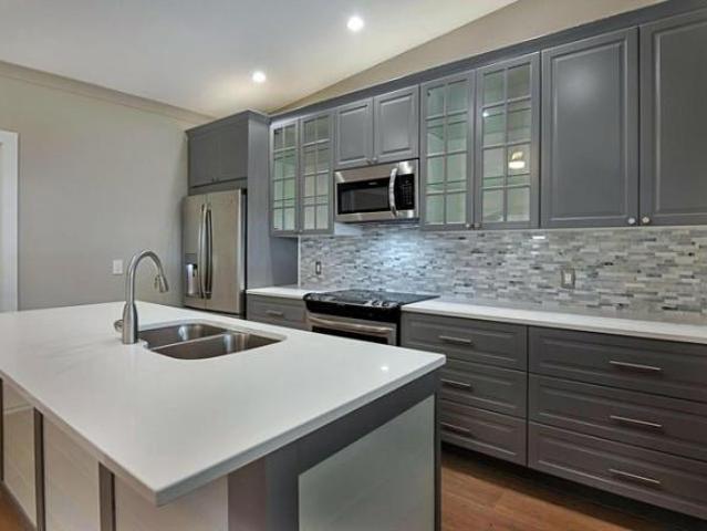 3 Br, 3 bath, Townhouse/Brownstone/RowHouse 959 SW 18th Street W