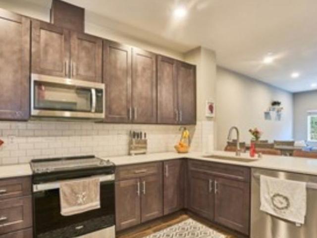 3 Br, 3 bath, Townhouse/Brownstone/RowHouse 9618 19th Ave SE