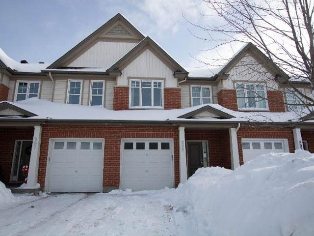 3 Br, 3 bath, Townhouse/Brownstone/RowHouse 995 Bunchberry Way