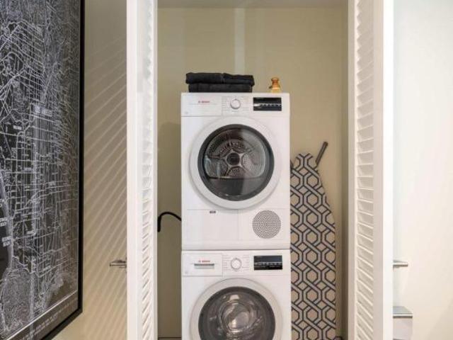 3 Br, 3 bath, Apartment 1000 W 8th Street