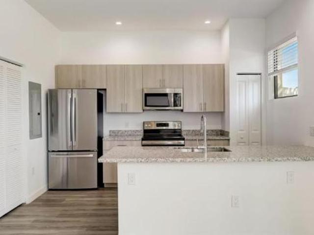 3 Br, 3 bath, Apartment 1001 Ne 58th Ct