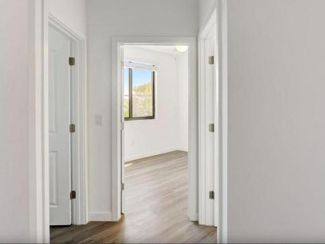 3 Br, 3 bath, Apartment 1001 NE 58th St