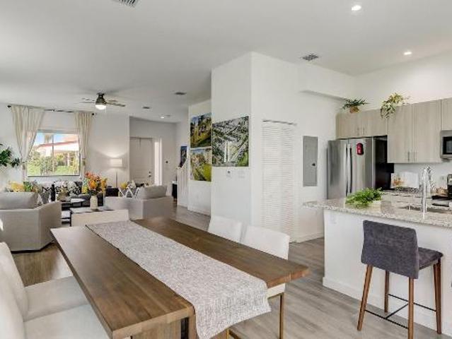 3 Br, 3 bath, Apartment 1001 NE 58th St