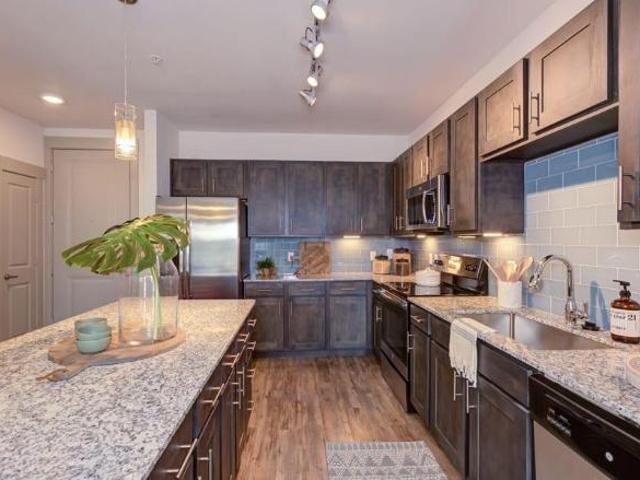 3 Br, 3 bath, Apartment 1160 Montgomery Blvd