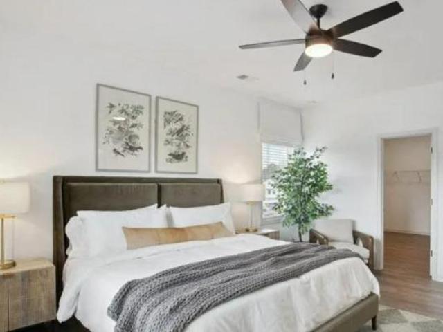 3 Br, 3 bath, Apartment 111 Lipscomb Cir SE