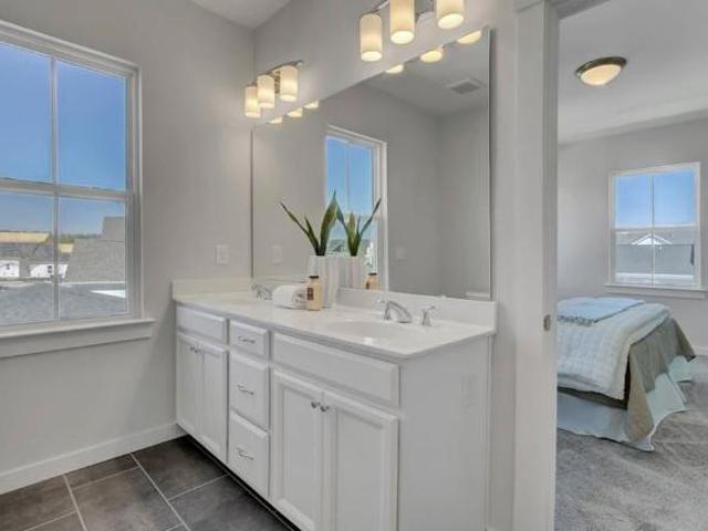 3 Br, 3 bath, Apartment 1414 Sumner Ave