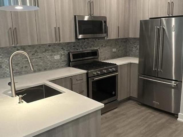 3 Br, 3 bath, Apartment 1507 North Sedgwick Street