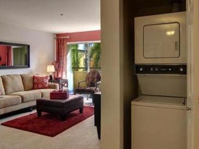3 Br, 3 bath, Apartment 151 E Holly St
