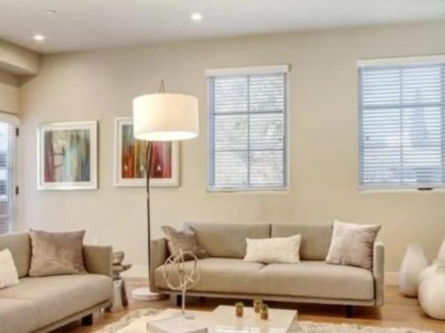 3 Br, 3 bath, Apartment 218 S Oakland Ave