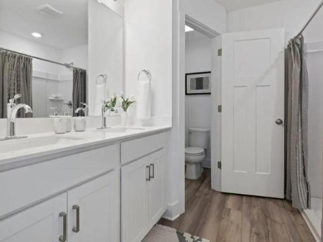 3 Br, 3 bath, Apartment 2253 Jeffress Rd