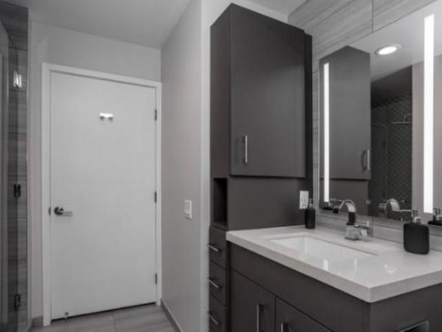 3 Br, 3 bath, Apartment 225 S Olive St