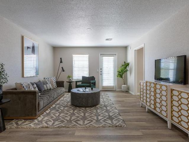 3 Br, 3 bath, Apartment 2550 W Ironwood Hill Dr
