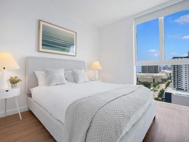 3 Br, 3 bath, Apartment 251 NE 20th St