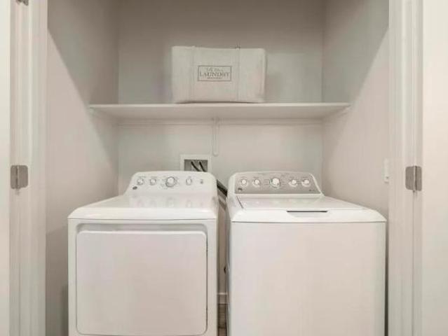 3 Br, 3 bath, Apartment 2805 S Park Ave