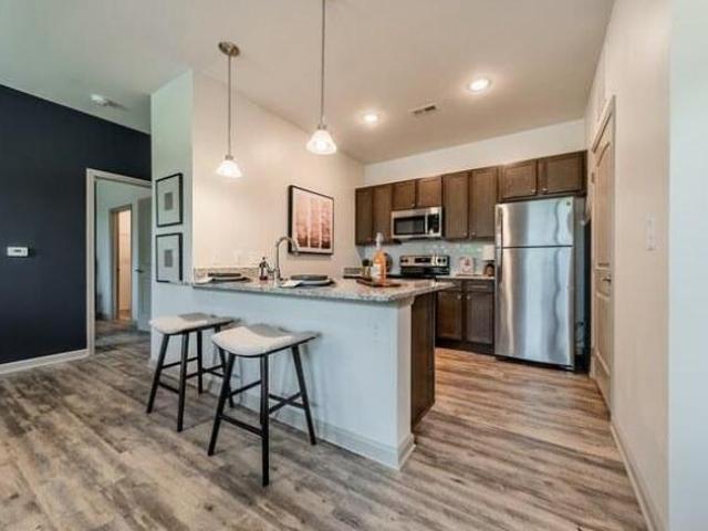 3 Br, 3 bath, Apartment 2818 Barrow Rd