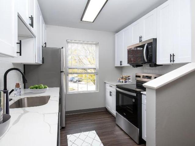 3 Br, 3 bath, Apartment 2950 Stone Gate Blvd