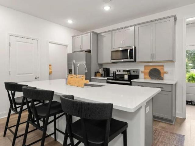 3 Br, 3 bath, Apartment 3029 Stonecrest Dr