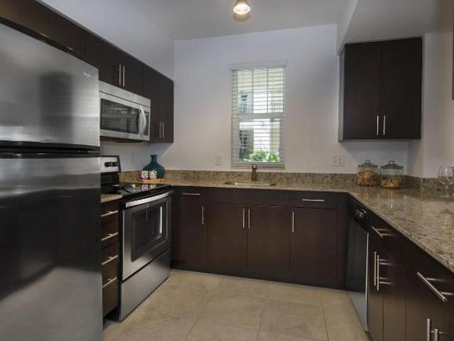 3 Br, 3 bath, Apartment 3501 South Federal Highway
