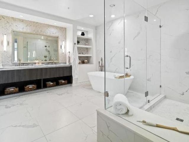 3 Br, 3 bath, Apartment 477 SW 1st Ave