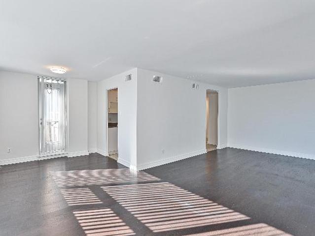 3 Br, 3 bath, Apartment 484 Avenue Road