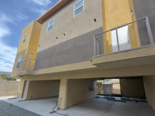 3 Br, 3 bath, Apartment 4965 Imperial Ave