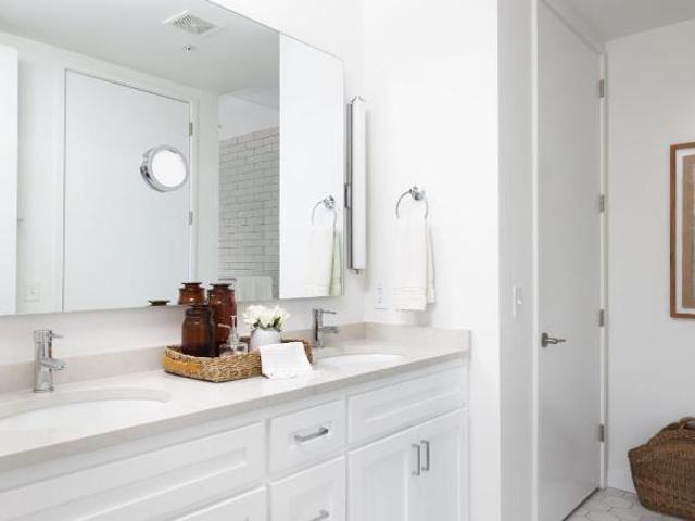 3 Br, 3 bath, Apartment 625 NW 4th St
