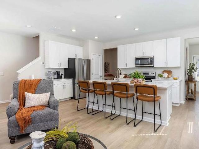 3 Br, 3 bath, Apartment 6714 Beck Blvd