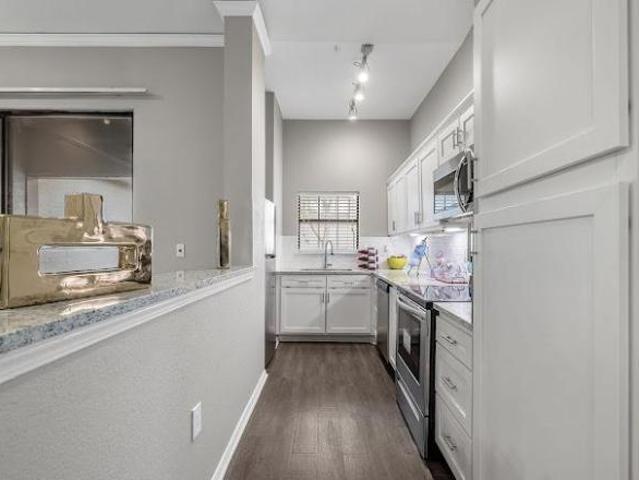 3 Br, 3 bath, Apartment 800 W Renner Road