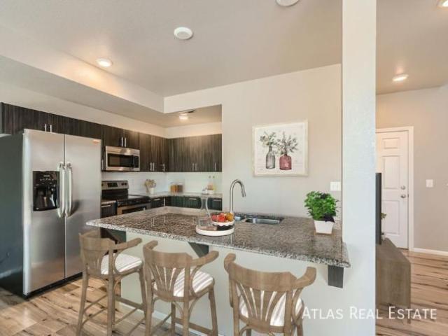 3 Br, 3 bath, Condo 4043 4085 & 4122 4174 Meadowview Court