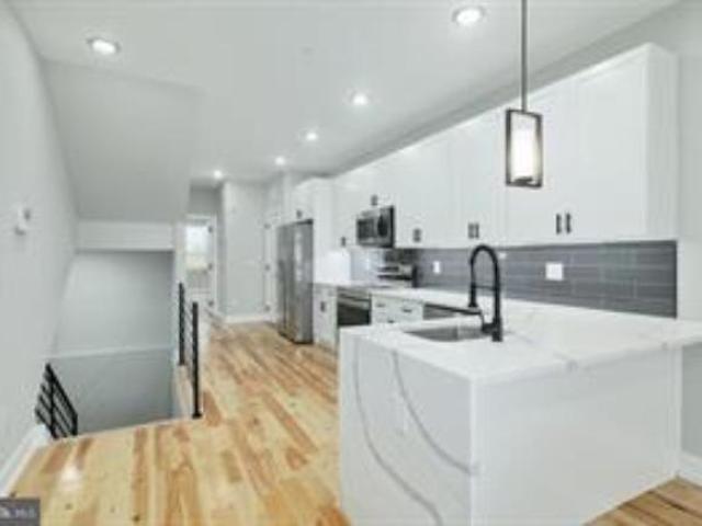 3 Br, 3 bath, Condo 411 W Hewson St