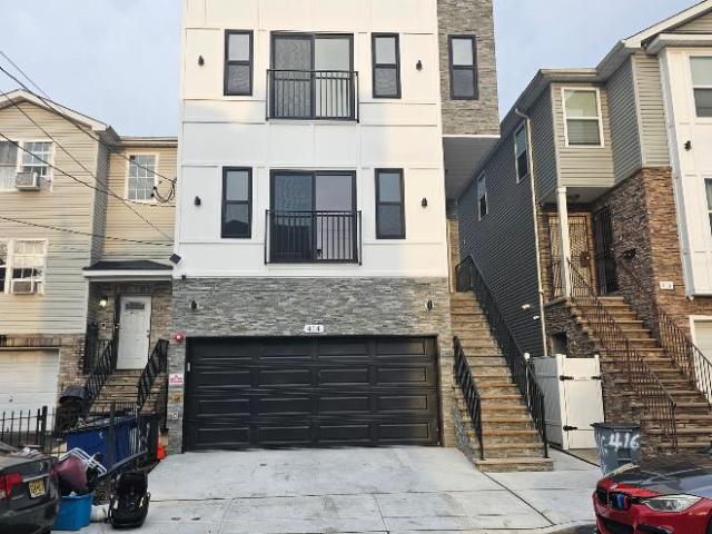 3 Br, 3 bath, Condo 414 S 10th Street