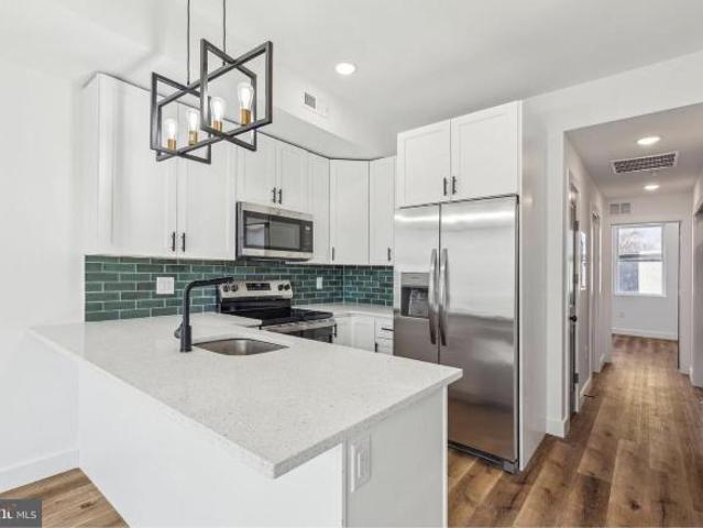 3 Br, 3 bath, Condo 415 W York St