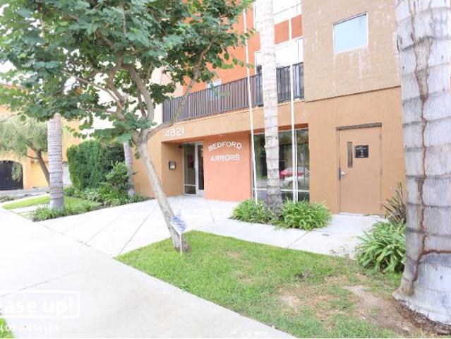 3 Br, 3 bath, Condo 4821 Bakman Ave