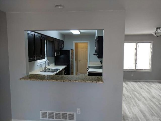 3 Br, 3 bath, Condo 4889 Drayton Td