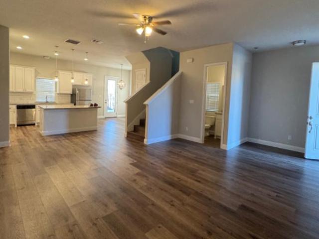 3 Br, 3 bath, Condo 4933 5015 Villas Dr
