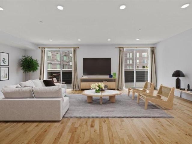 3 Br, 3 bath, Condo 50 Hichborn St