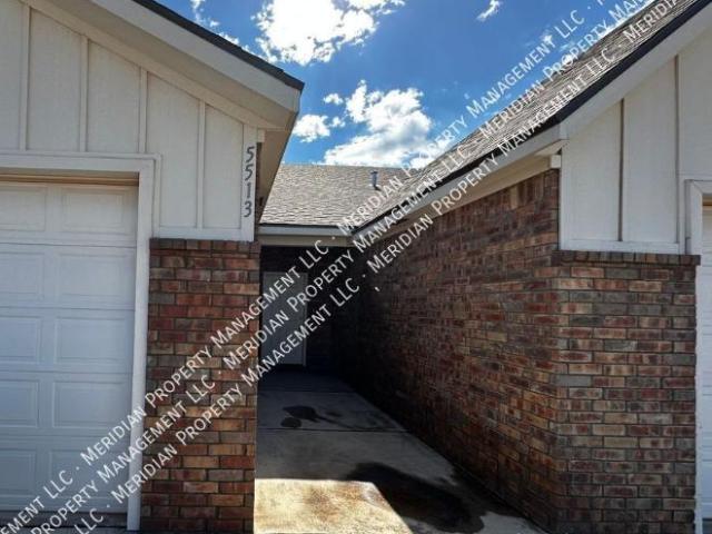 3 Br, 3 bath, Condo 5513 Itasca St