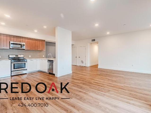3 Br, 3 bath, Condo 5727 La Mirada Ave