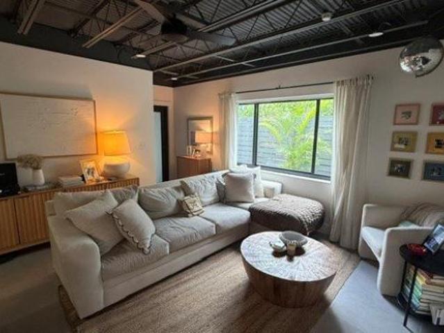 3 Br, 3 bath, Condo 604 NE 9th Ave Unit 3