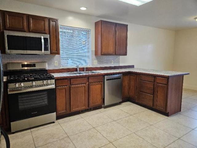 3 Br, 3 bath, Condo 606 Minnesota Street