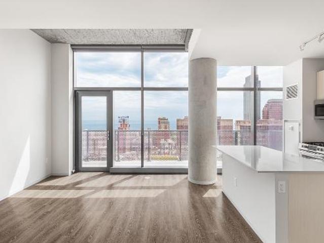 3 Br, 3 bath, Condo 715 S Clark St
