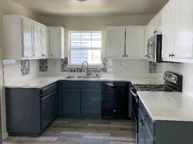 3 Br, 3 bath, Condo 755 River Rd