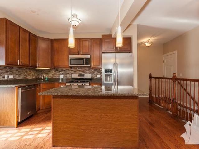 3 Br, 3 bath, Condo 815 West Newport