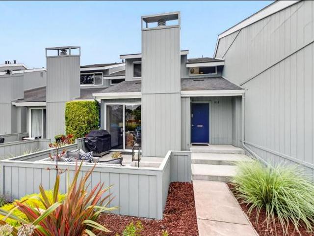 3 Br, 3 bath, Condo 935 Via Tornasol