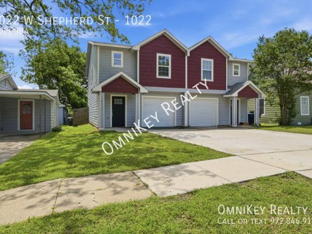 3 Br, 3 bath, Condo 1022 W Shepherd St