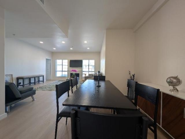 3 Br, 3 bath, Condo 11035 Moorpark St