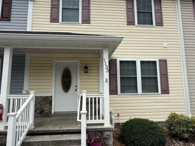 3 Br, 3 bath, Condo 1133 Lincolnshire Dr